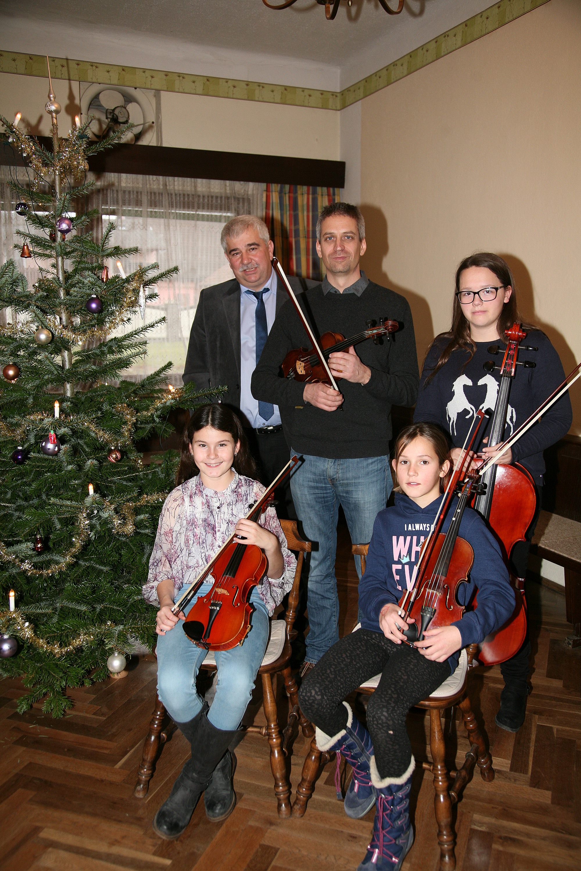 Musikschulensemble gestaltet Weihnachtsfeier | Perschling